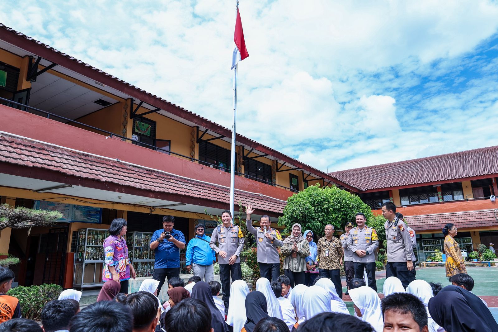 Sekolah Bangga, Siswa SDN Setu 02 Cipayung Dapat Apresiasi dari Kapolda ...